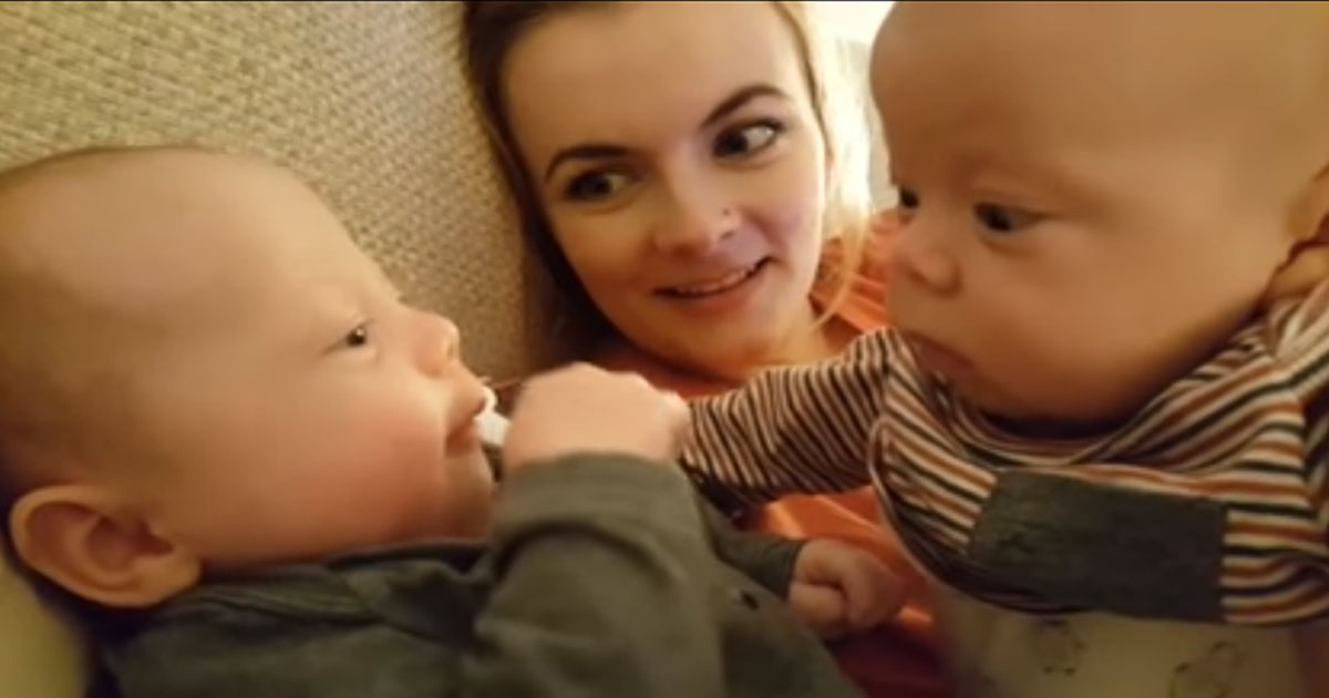 Twinteraction: Twin Girls Caught On Camera Having Their First ...