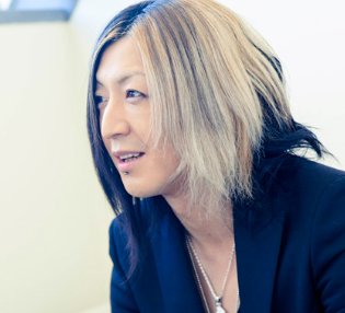 HISASHI 「ミュージシャンを辞めました」との宣言が話題に？！ - Hachibachi