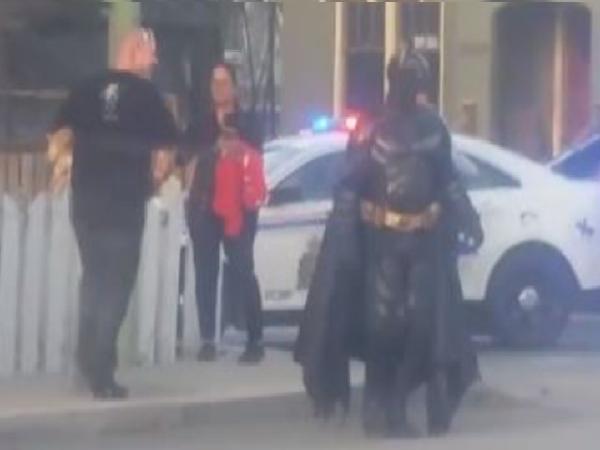 Man Dressed As Batman Turned Away By Cops When He Offered Them Help Small Joys 0178