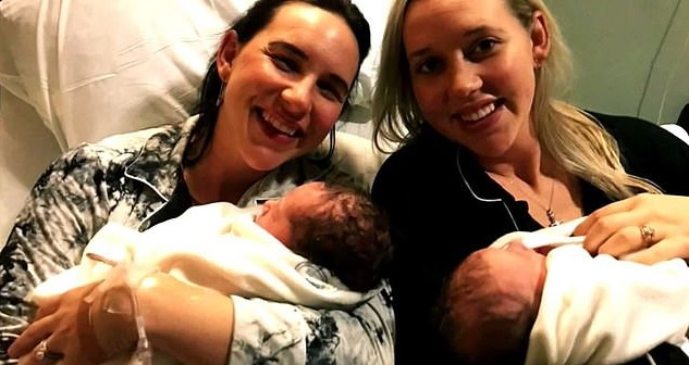 Sisters Give Birth Side By Side And Just Minutes Apart Small Joys