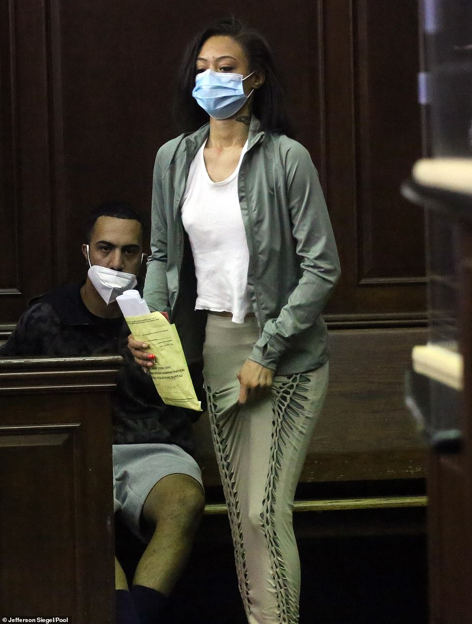 EXCLUSIVE: New Footage Shows Cop 'Brutally' PUNCHING Woman In The Face In New York - WhatToLaugh