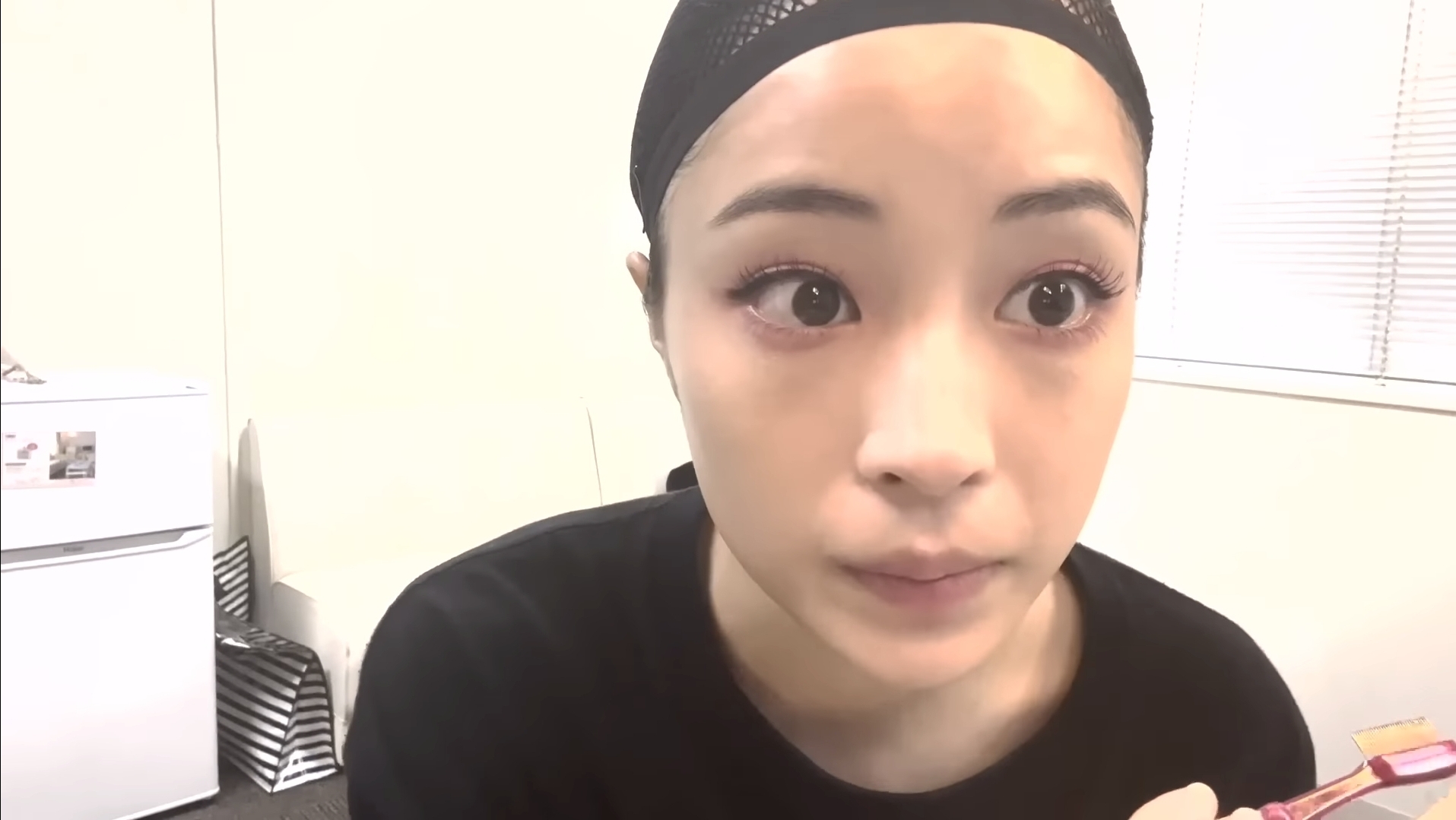 広瀬すず、すっぴんからのメイク動画を投稿し反響を呼ぶ「全く参考にならない」「これはずるい！」 - Hachibachi