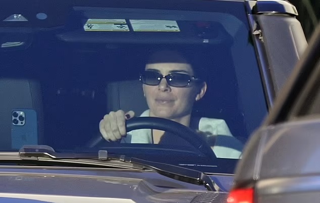 Kendall Jenner Parks Her Car In A Handicap Spot For An Hour While At