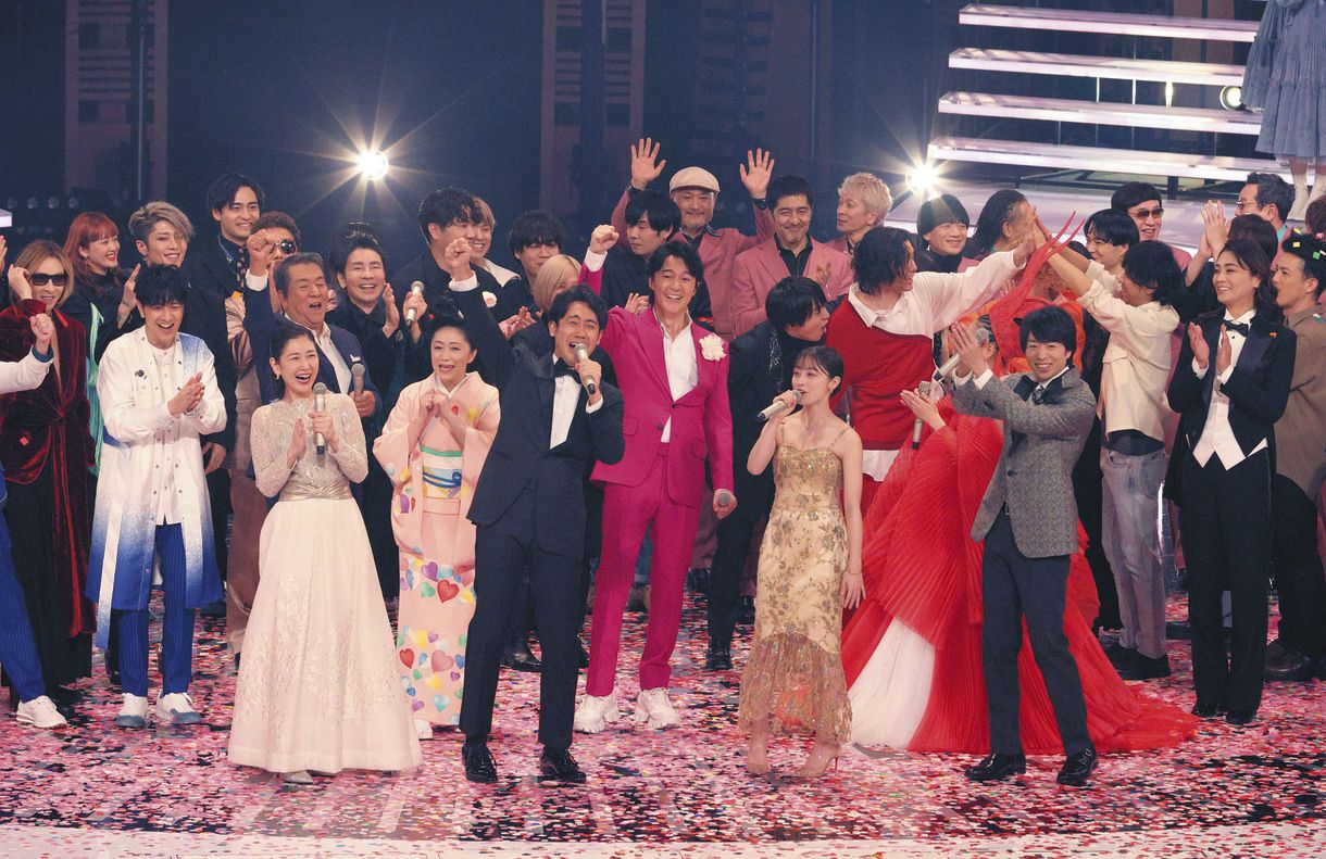 NHK紅白歌合戦で映るたびに視聴者を不快にさせた歌手の態度が物議「これは良くない」「出禁レベルだろ」 - Hachibachi