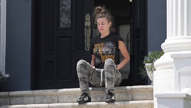 EXCLUSIVE: Carmen Electra Sparks Panic After Appearing Distraught As She's Pictured CRYING On ...