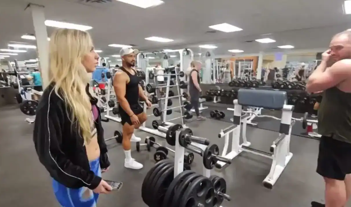 Social Media Influencer Breaks Down In TEARS After Being Kicked Out Of The Gym Because Of Her ...