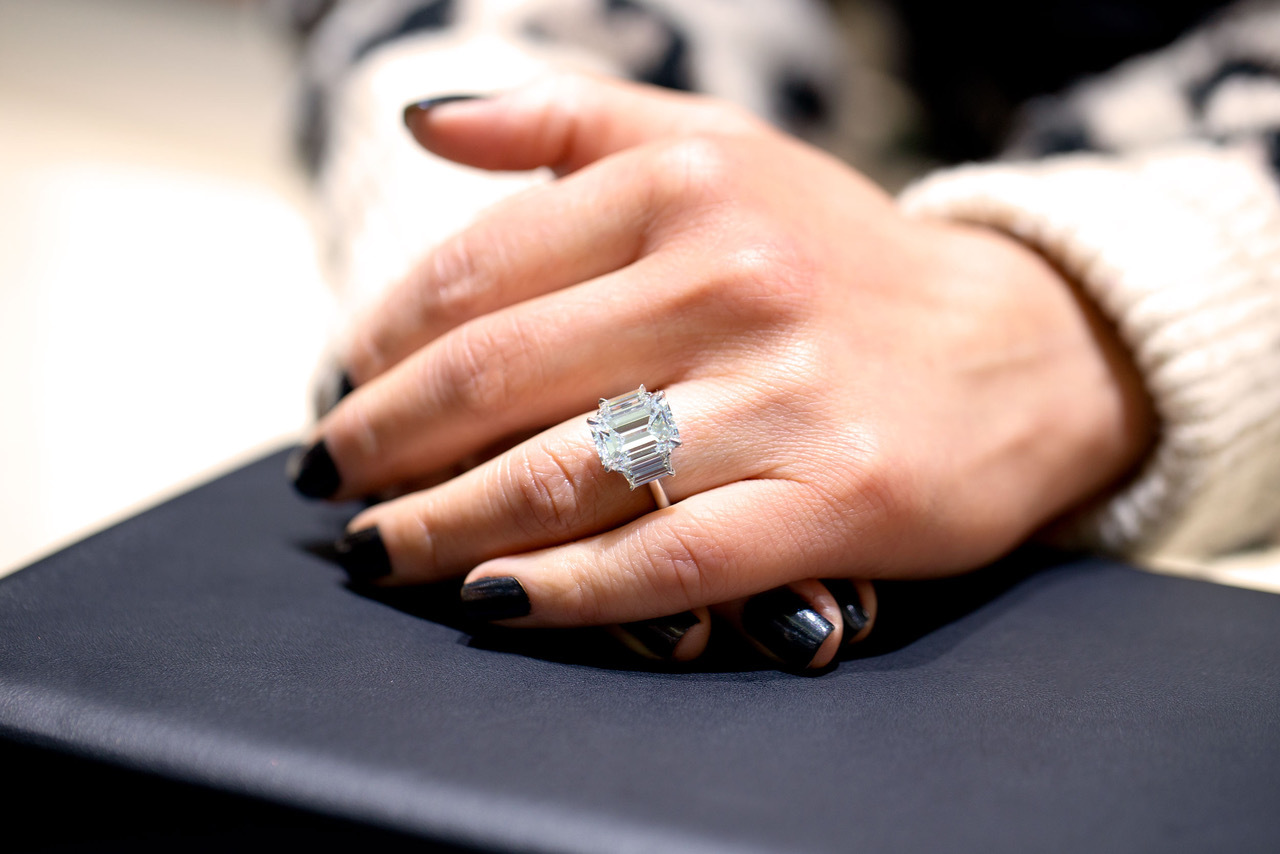 BREAKING: Travis Kelce's Engagement Ring For Taylor Swift Makes Headlines As Jeweler Offers $1 ...